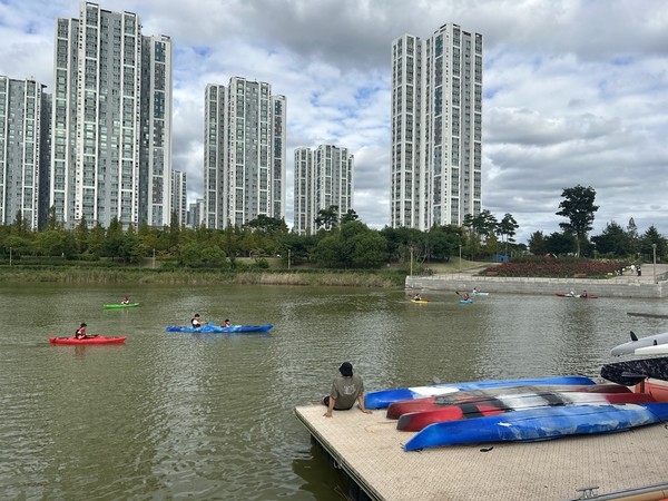 Incheon Seo-gu operates canoe experience program through November