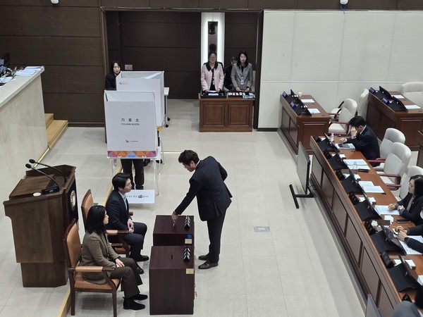 용인시의회 유진선 의장·이상욱 의원 징계안 무산…"개인적 감정 담긴 징계"