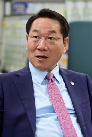 Mayor Yoo Jeongbok becomes president of Korea Water and Wastewater ...